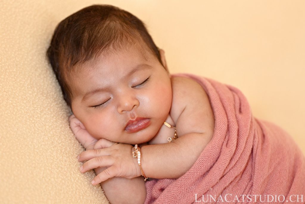 1 month-old baby photo shoot in Montreux: Monira - LunaCat Studio ...